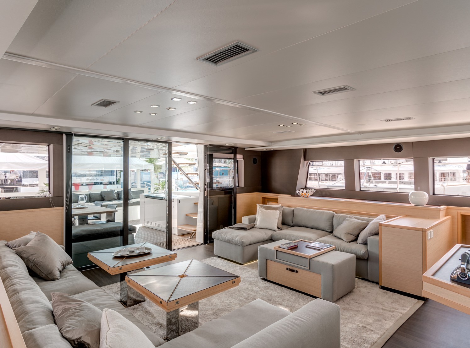 Yacht LADY C, Lagoon | CHARTERWORLD Luxury Superyacht Charters